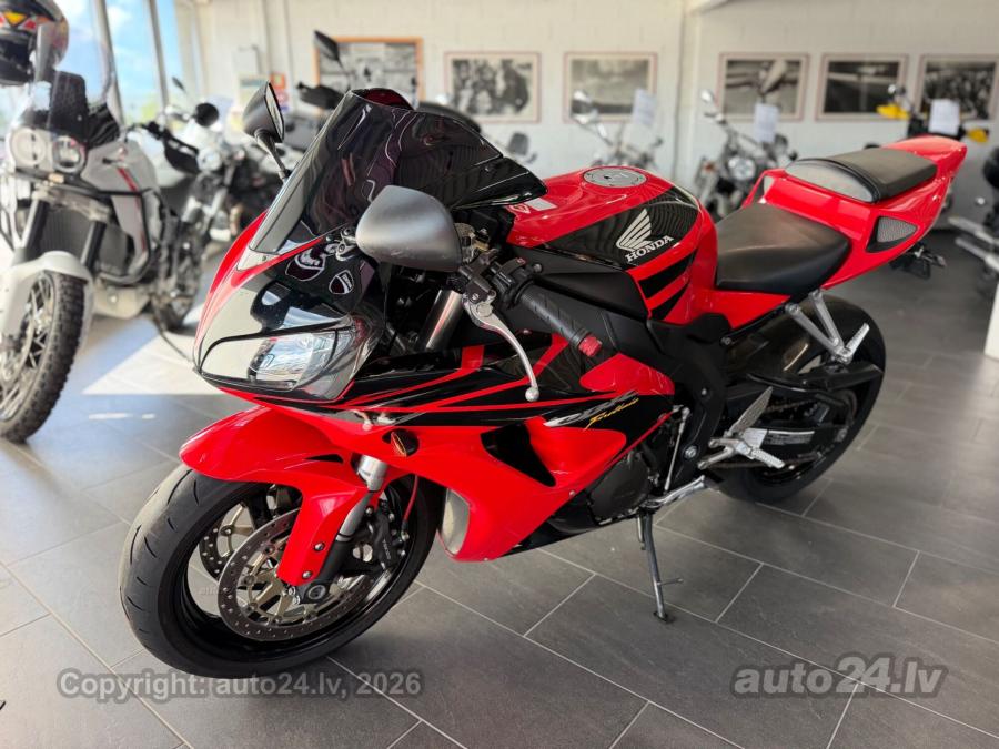 Red Honda CBR 1000RR 2006 in Tallinn, with an engine capacity of 1.00 L and mileage of 41 thousand km for 5490 €, photo 13 on AUTOMOTO.COM.LV