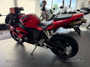 Red Honda CBR 1000RR 2006 in Tallinn, with an engine capacity of 1.00 L and mileage of 41 thousand km for 5490 €, photo 15 on AUTOMOTO.COM.LV