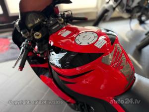 Red Honda CBR 1000RR 2006 in Tallinn, with an engine capacity of 1.00 L and mileage of 41 thousand km for 5490 €, photo 16 on AUTOMOTO.COM.LV