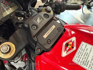 Red Honda CBR 1000RR 2006 in Tallinn, with an engine capacity of 1.00 L and mileage of 41 thousand km for 5490 €, photo 17 on AUTOMOTO.COM.LV