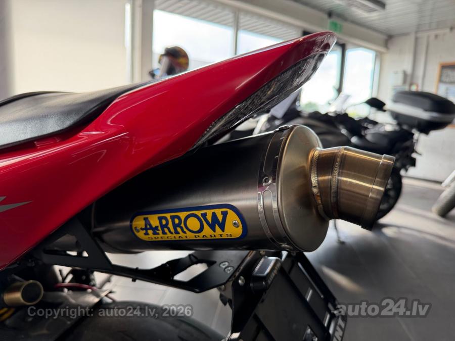 Red Honda CBR 1000RR 2006 in Tallinn, with an engine capacity of 1.00 L and mileage of 41 thousand km for 5490 €, photo 19 on AUTOMOTO.COM.LV