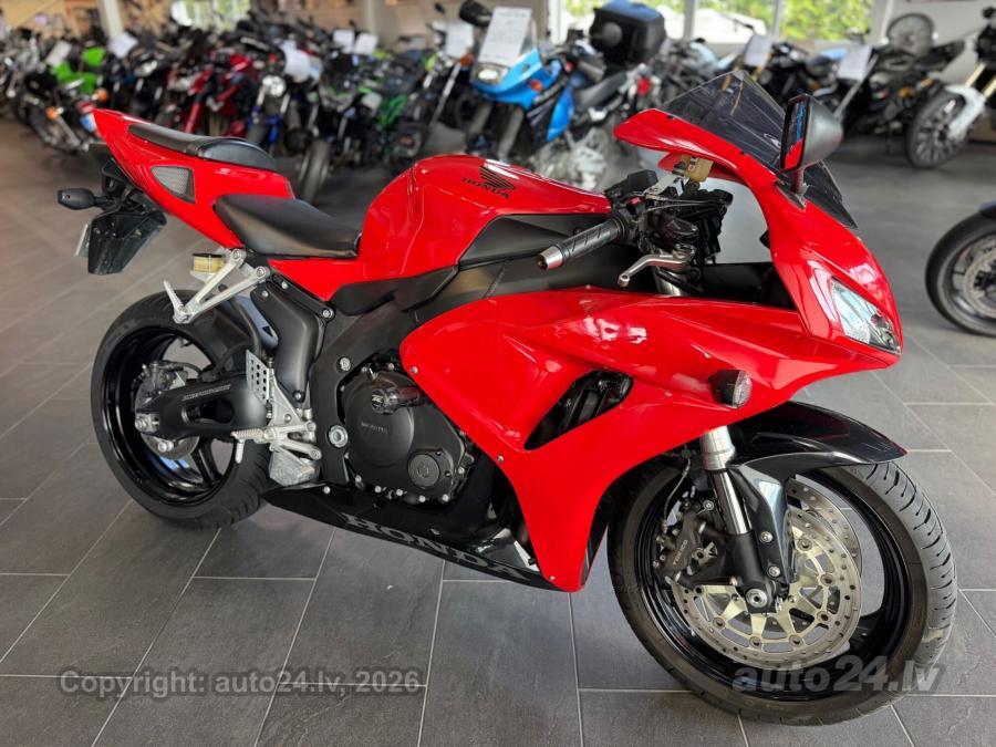 Sarkans Honda CBR 1000RR 2007 Tallina, ar dzinēja tilpumu 1.00 L un nobraukumu 24 tūkst. km par 4990 €, foto 1 vietnē AUTOMOTO.COM.LV