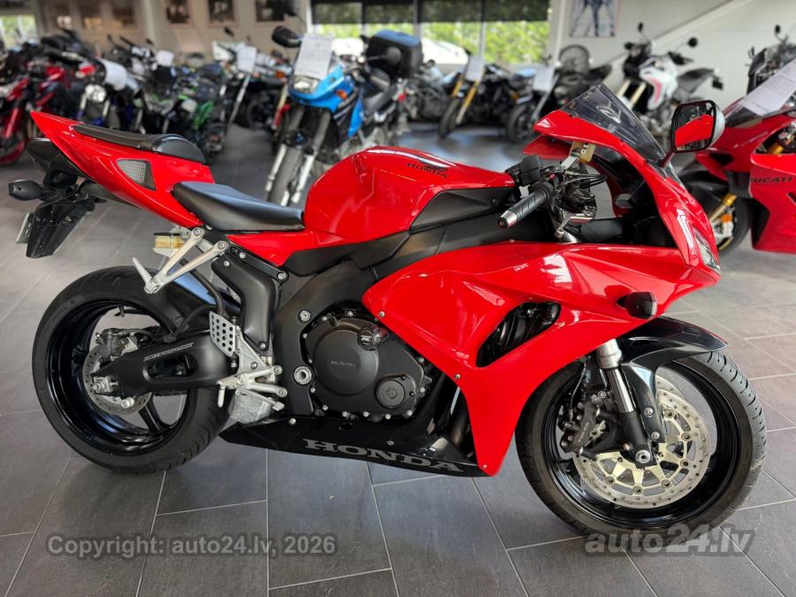 Sarkans Honda CBR 1000RR 2007 Tallina, ar dzinēja tilpumu 1.00 L un nobraukumu 24 tūkst. km par 4990 €, foto 3 vietnē AUTOMOTO.COM.LV