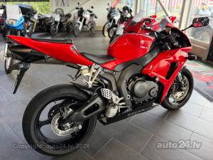 Sarkans Honda CBR 1000RR 2007 Tallina, ar dzinēja tilpumu 1.00 L un nobraukumu 24 tūkst. km par 4990 €, foto 4 vietnē AUTOMOTO.COM.LV