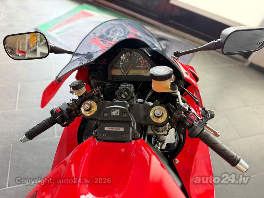 Sarkans Honda CBR 1000RR 2007 Tallina, ar dzinēja tilpumu 1.00 L un nobraukumu 24 tūkst. km par 4990 €, foto 5 vietnē AUTOMOTO.COM.LV