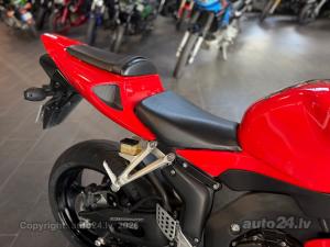 Sarkans Honda CBR 1000RR 2007 Tallina, ar dzinēja tilpumu 1.00 L un nobraukumu 24 tūkst. km par 4990 €, foto 7 vietnē AUTOMOTO.COM.LV
