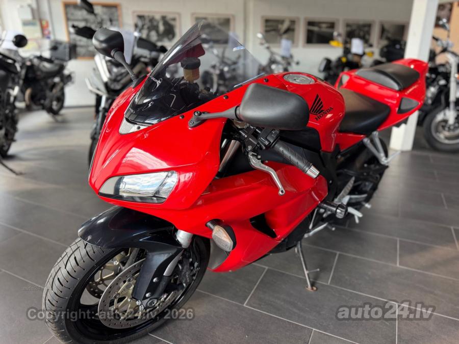Sarkans Honda CBR 1000RR 2007 Tallina, ar dzinēja tilpumu 1.00 L un nobraukumu 24 tūkst. km par 4990 €, foto 11 vietnē AUTOMOTO.COM.LV