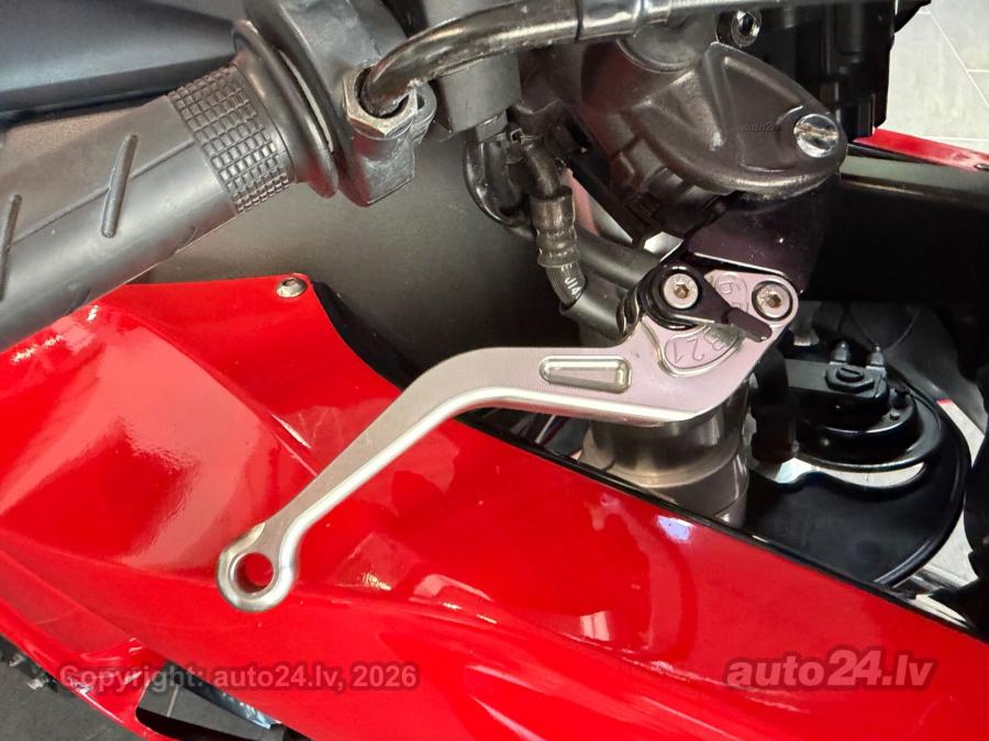 Sarkans Honda CBR 1000RR 2007 Tallina, ar dzinēja tilpumu 1.00 L un nobraukumu 24 tūkst. km par 4990 €, foto 19 vietnē AUTOMOTO.COM.LV