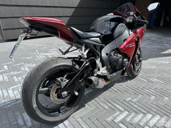Красный Хонда CBR 1000RR 2008 в Каунас, объемом двигателя 1.00 л и пробегом 57 тыс. км за 5900 €, фото 4 на AUTOMOTO.COM.LV