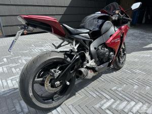 Красный Хонда CBR 1000RR 2008 в Каунас, объемом двигателя 1.00 л и пробегом 57 тыс. км за 5900 €, фото 5 на AUTOMOTO.COM.LV