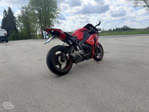 Sarkans Honda CBR 1000RR 2008 Šauļi, ar dzinēja tilpumu 1.00 L un nobraukumu 54 tūkst. km par 4899 €, foto 5 vietnē AUTOMOTO.COM.LV