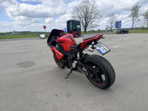 Sarkans Honda CBR 1000RR 2008 Šauļi, ar dzinēja tilpumu 1.00 L un nobraukumu 54 tūkst. km par 4899 €, foto 6 vietnē AUTOMOTO.COM.LV