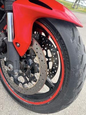 Sarkans Honda CBR 1000RR 2008 Šauļi, ar dzinēja tilpumu 1.00 L un nobraukumu 54 tūkst. km par 4899 €, foto 7 vietnē AUTOMOTO.COM.LV
