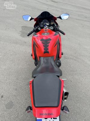 Sarkans Honda CBR 1000RR 2008 Šauļi, ar dzinēja tilpumu 1.00 L un nobraukumu 54 tūkst. km par 4899 €, foto 10 vietnē AUTOMOTO.COM.LV