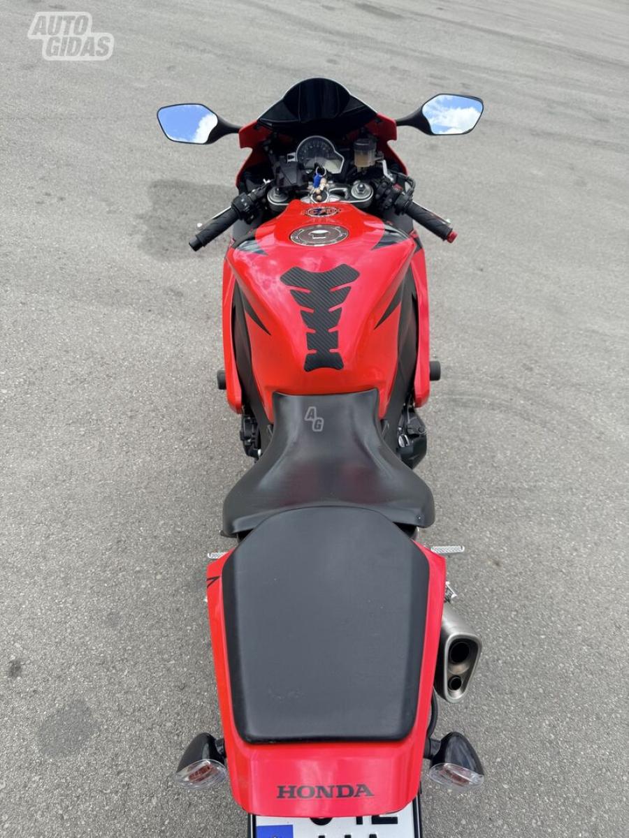 Sarkans Honda CBR 1000RR 2008 Šauļi, ar dzinēja tilpumu 1.00 L un nobraukumu 54 tūkst. km par 4899 €, foto 10 vietnē AUTOMOTO.COM.LV