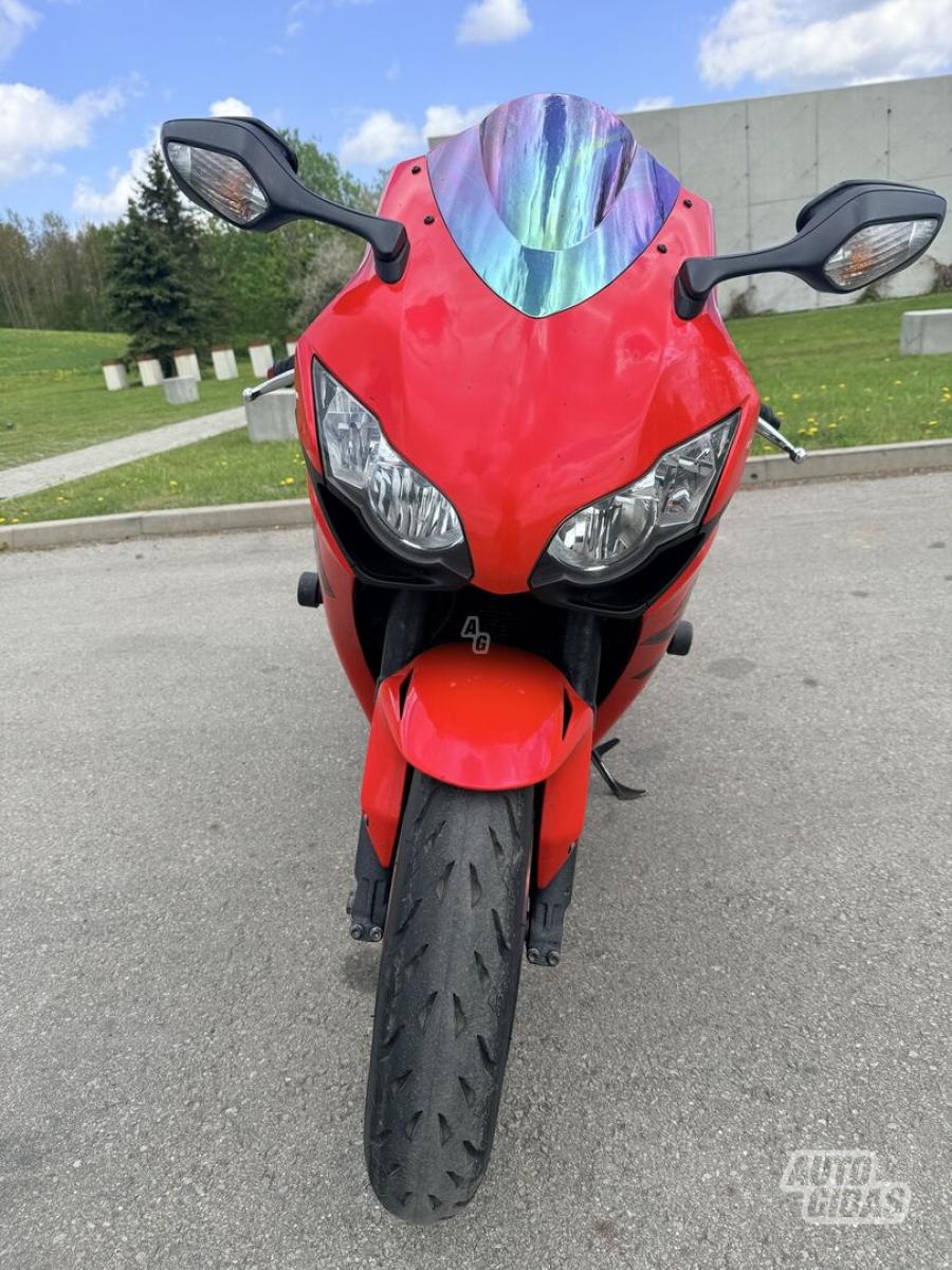 Sarkans Honda CBR 1000RR 2008 Šauļi, ar dzinēja tilpumu 1.00 L un nobraukumu 54 tūkst. km par 4899 €, foto 12 vietnē AUTOMOTO.COM.LV