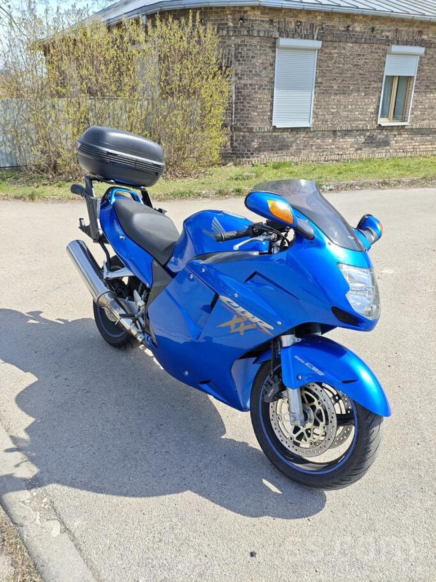 Honda CBR 1100XX 1999 in Riga, with an engine capacity of 1.10 L and mileage of 0 thousand km for 1999 €, photo 1 on AUTOMOTO.COM.LV