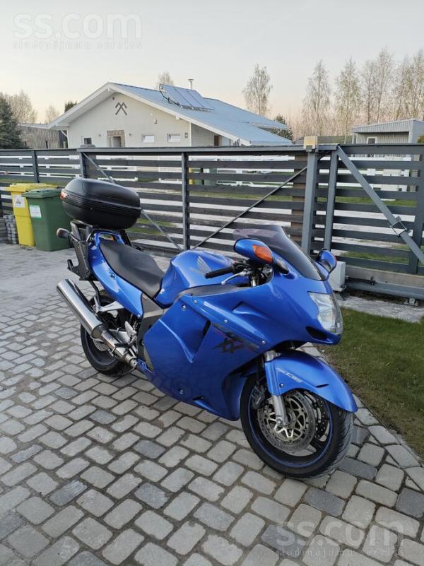 Honda CBR 1100XX 1999 Rīga, ar dzinēja tilpumu 1.10 L un nobraukumu 0 tūkst. km par 1999 €, foto 1 vietnē AUTOMOTO.COM.LV
