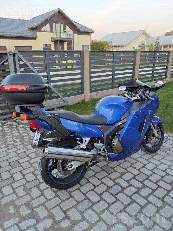 Honda CBR 1100XX 1999 Rīga, ar dzinēja tilpumu 1.10 L un nobraukumu 0 tūkst. km par 1999 €, foto 2 vietnē AUTOMOTO.COM.LV
