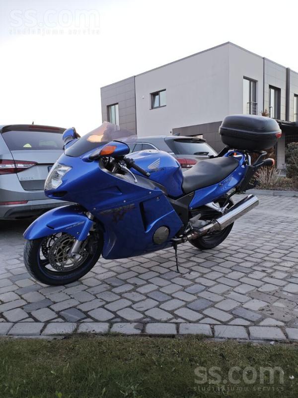 Honda CBR 1100XX 1999 Rīga, ar dzinēja tilpumu 1.10 L un nobraukumu 0 tūkst. km par 1999 €, foto 3 vietnē AUTOMOTO.COM.LV