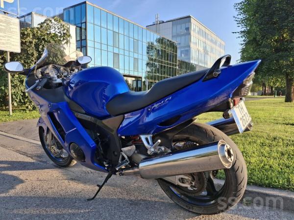 Хонда CBR 1100XX 1999 в Рига, объемом двигателя 1.10 л и пробегом 0 тыс. км за 2499 €, фото 3 на AUTOMOTO.COM.LV