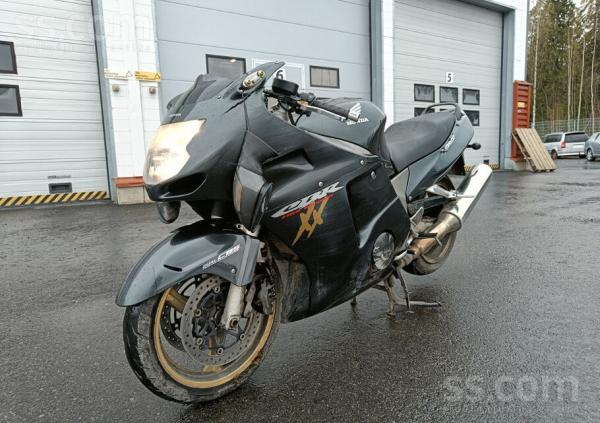 Honda CBR 1100XX 2005 in Riga, with an engine capacity of 1.10 L and mileage of 0 thousand km for 1550 €, photo 2 on AUTOMOTO.COM.LV