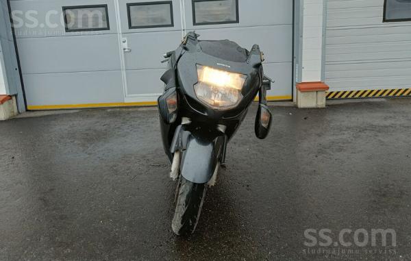Honda CBR 1100XX 2005 in Riga, with an engine capacity of 1.10 L and mileage of 0 thousand km for 1550 €, photo 4 on AUTOMOTO.COM.LV