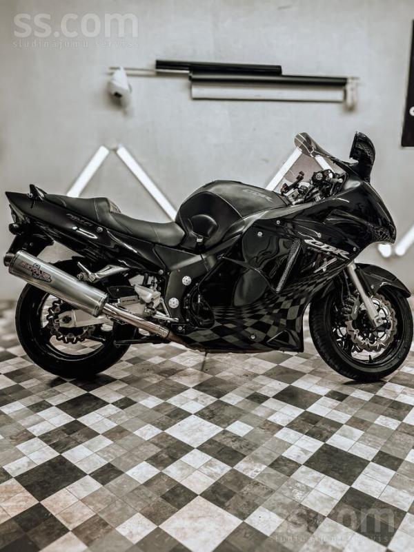 Honda CBR 1100XX 2007 Talsi, ar dzinēja tilpumu 1.10 L un nobraukumu 0 tūkst. km par 3750 €, foto 2 vietnē AUTOMOTO.COM.LV
