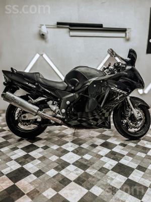 Honda CBR 1100XX 2007 in Talsi, with an engine capacity of 1.10 L and mileage of 0 thousand km for 3750 €, photo 3 on AUTOMOTO.COM.LV