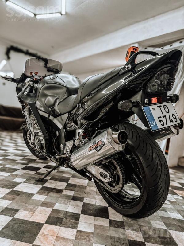 Honda CBR 1100XX 2007 Talsi, ar dzinēja tilpumu 1.10 L un nobraukumu 0 tūkst. km par 3750 €, foto 3 vietnē AUTOMOTO.COM.LV