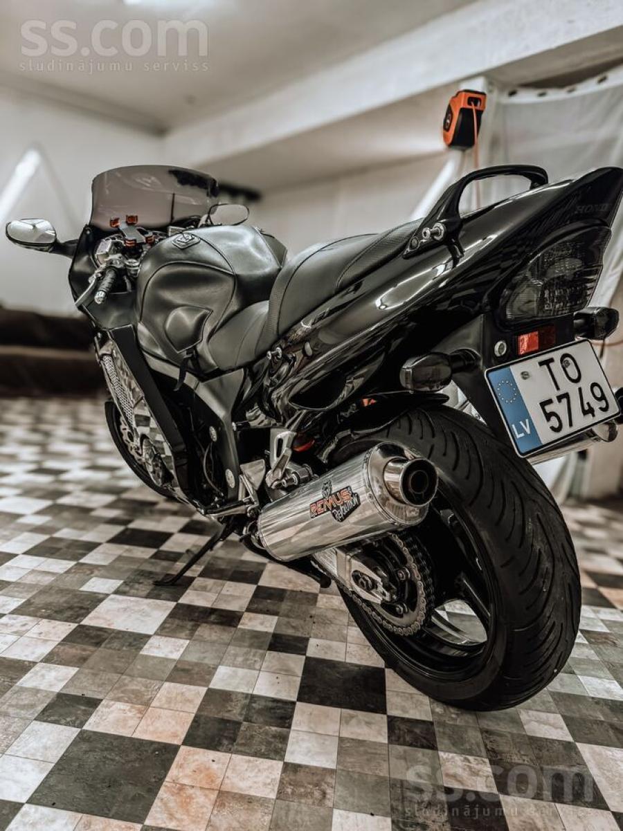 Honda CBR 1100XX 2007 in Talsi, with an engine capacity of 1.10 L and mileage of 0 thousand km for 3750 €, photo 5 on AUTOMOTO.COM.LV