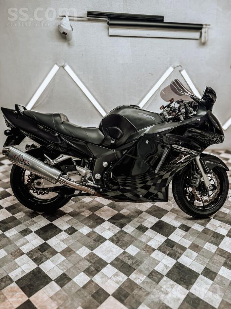 Honda CBR 1100XX 2007 in Talsi, with an engine capacity of 1.10 L and mileage of 0 thousand km for 3750 €, photo 6 on AUTOMOTO.COM.LV