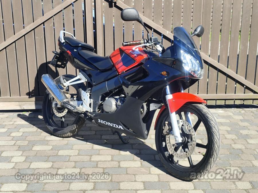 Black Honda CBR 125 2004 in Tallinn, with an engine capacity of 0.13 L and mileage of 27 thousand km for 999 €, photo 1 on AUTOMOTO.COM.LV