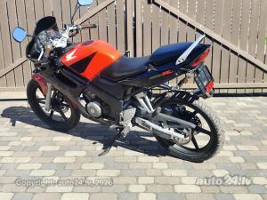 Black Honda CBR 125 2004 in Tallinn, with an engine capacity of 0.13 L and mileage of 27 thousand km for 999 €, photo 5 on AUTOMOTO.COM.LV