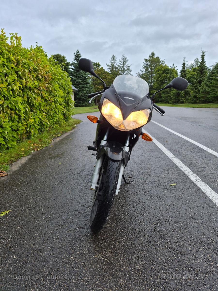 Черный Хонда CBR 125 2007 в Таллин, объемом двигателя 0.13 л и пробегом 37 тыс. км за 750 €, фото 5 на AUTOMOTO.COM.LV