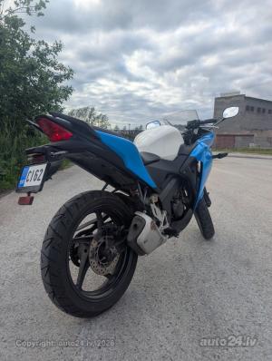 Black Honda CBR 125 2011 in Tallinn, with an engine capacity of 0.13 L and mileage of 29 thousand km for 2290 €, photo 4 on AUTOMOTO.COM.LV