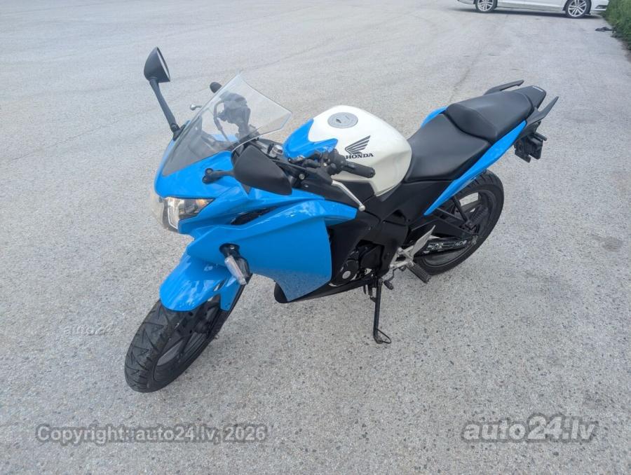 Black Honda CBR 125 2011 in Tallinn, with an engine capacity of 0.13 L and mileage of 29 thousand km for 2290 €, photo 5 on AUTOMOTO.COM.LV