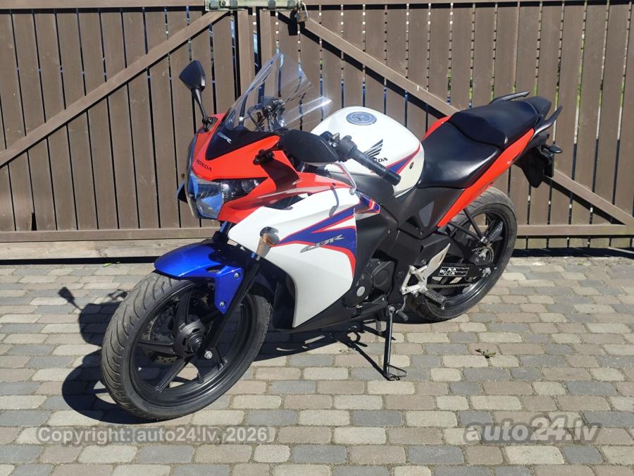 Черный Хонда CBR 125 2014 в Таллин, объемом двигателя 0.13 л и пробегом 29 тыс. км за 1999 €, фото 1 на AUTOMOTO.COM.LV