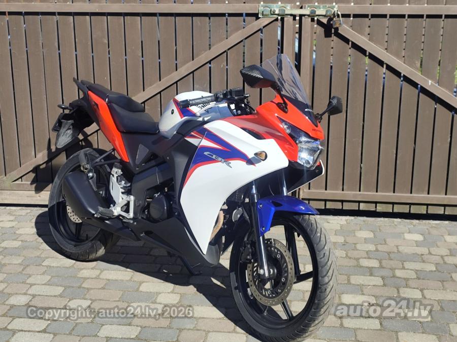 Черный Хонда CBR 125 2014 в Таллин, объемом двигателя 0.13 л и пробегом 29 тыс. км за 1999 €, фото 3 на AUTOMOTO.COM.LV