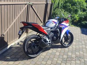 Черный Хонда CBR 125 2014 в Таллин, объемом двигателя 0.13 л и пробегом 29 тыс. км за 1999 €, фото 4 на AUTOMOTO.COM.LV