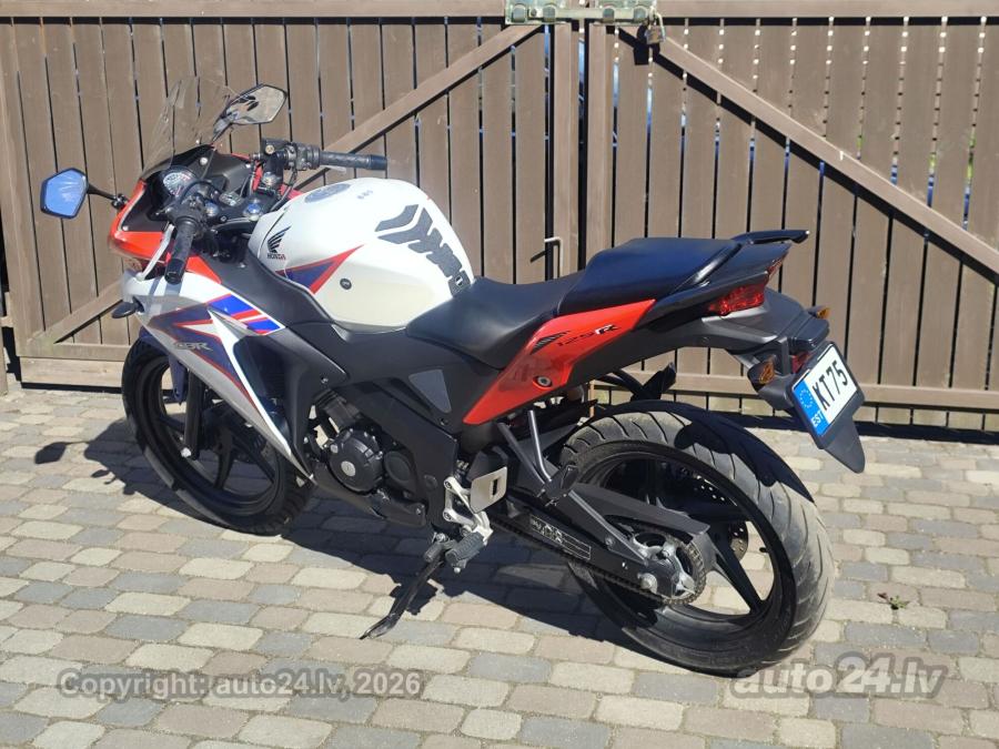 Черный Хонда CBR 125 2014 в Таллин, объемом двигателя 0.13 л и пробегом 29 тыс. км за 1999 €, фото 5 на AUTOMOTO.COM.LV