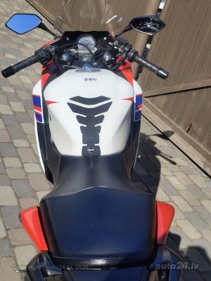 Черный Хонда CBR 125 2014 в Таллин, объемом двигателя 0.13 л и пробегом 29 тыс. км за 1999 €, фото 6 на AUTOMOTO.COM.LV