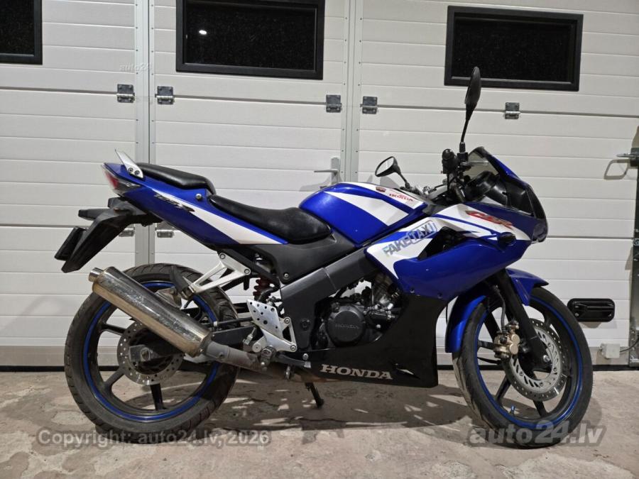 Honda CBR 125 2010 in Kuressaare, with an engine capacity of 0.13 L and mileage of 33 thousand km for 1400 €, photo 2 on AUTOMOTO.COM.LV