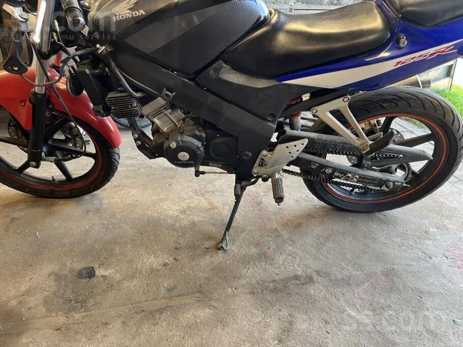 Хонда CBR 125 2010 в Вентспилс, объемом двигателя 0.13 л и пробегом 0 тыс. км за 1000 €, фото 5 на AUTOMOTO.COM.LV