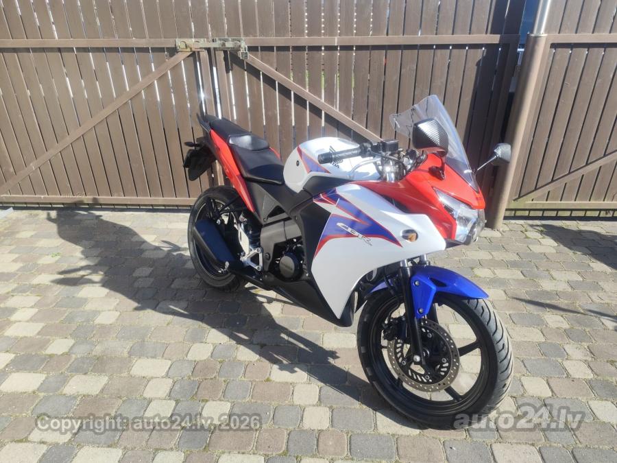 Хонда CBR 125 2014 в Таллин, объемом двигателя 0.13 л и пробегом 29 тыс. км за 2150 €, фото 1 на AUTOMOTO.COM.LV