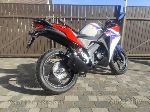 Хонда CBR 125 2014 в Таллин, объемом двигателя 0.13 л и пробегом 29 тыс. км за 2150 €, фото 4 на AUTOMOTO.COM.LV
