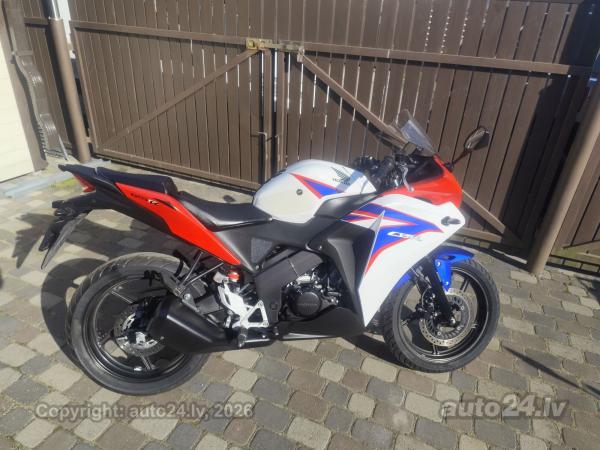 Хонда CBR 125 2014 в Таллин, объемом двигателя 0.13 л и пробегом 29 тыс. км за 2150 €, фото 5 на AUTOMOTO.COM.LV