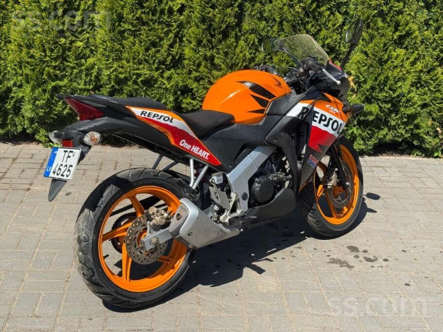 Honda CBR 125 2014 in Riga, with an engine capacity of 0.13 L and mileage of 0 thousand km for 1700 €, photo 3 on AUTOMOTO.COM.LV