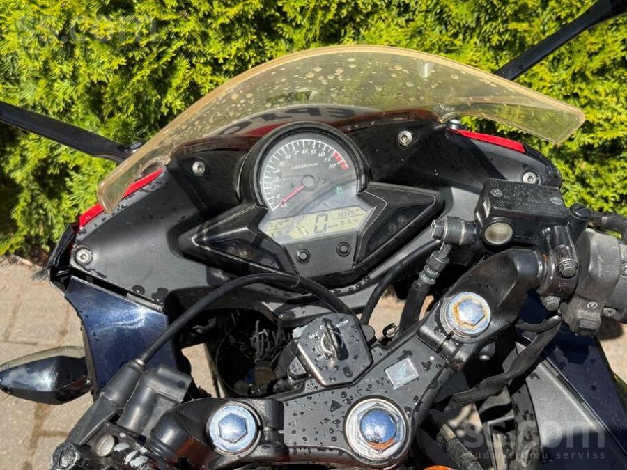 Honda CBR 125 2014 in Riga, with an engine capacity of 0.13 L and mileage of 0 thousand km for 1700 €, photo 4 on AUTOMOTO.COM.LV