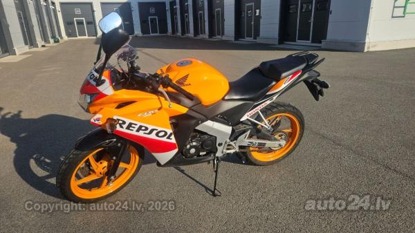 Honda CBR 125 2017 Tallina, ar dzinēja tilpumu 0.13 L un nobraukumu 13 tūkst. km par 2200 €, foto 1 vietnē AUTOMOTO.COM.LV